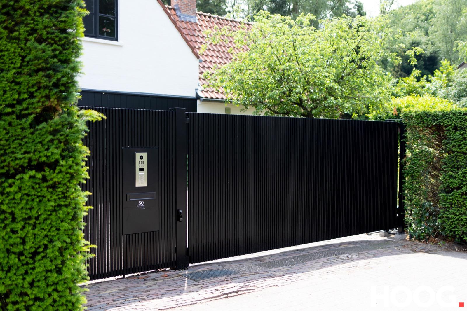 Sleekly designed sliding gate